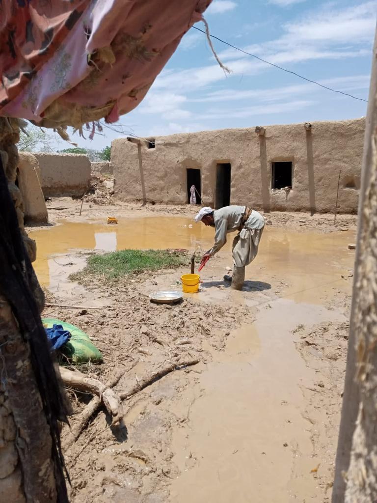 Pak Army FC assisting civil administration in rescue operation in ...