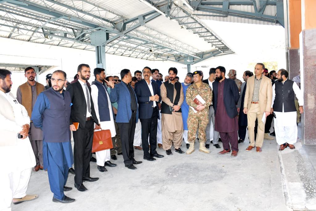 Corps Commander visits Quetta airport and railway station