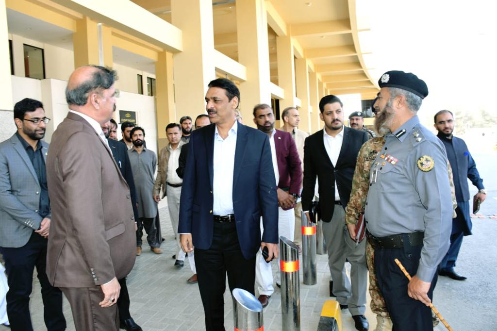Corps Commander visits Quetta airport and railway station
